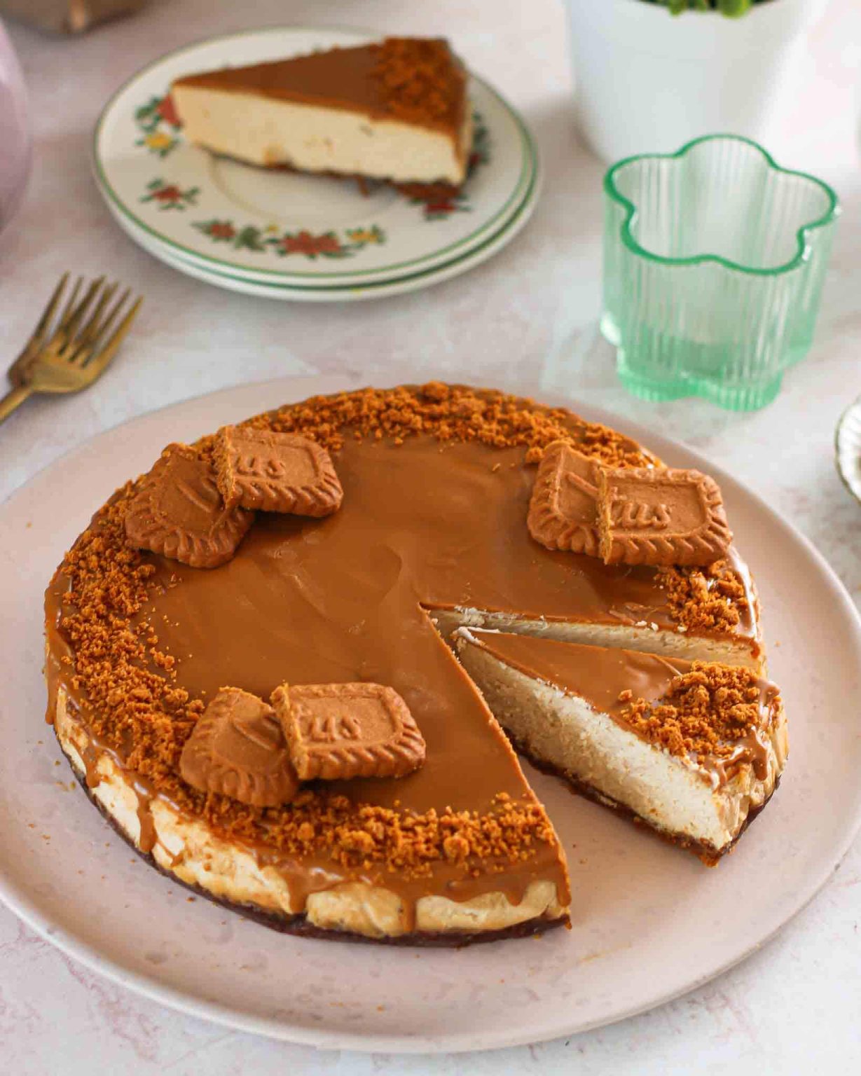 LOTUS BISCOFF sūrio pyragas: keptas, padengtas su sausainių kremu ...